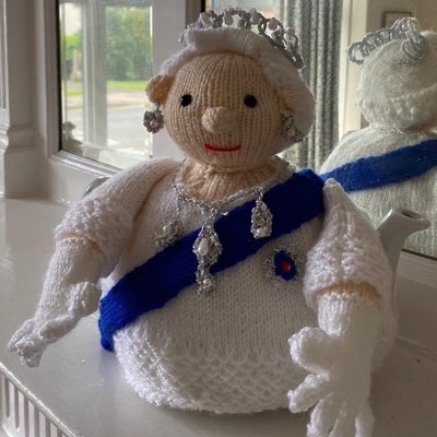 Queen Elizabeth II Tea Cosy Knitting Pattern - Etsy