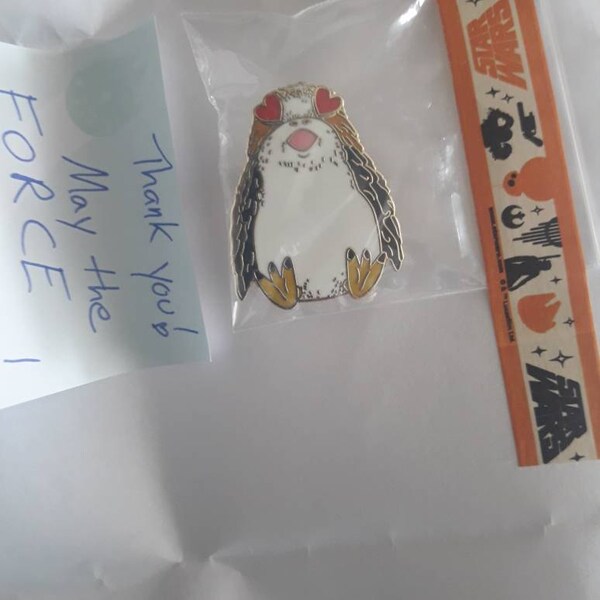 Lovey Heart Eyes Porg Hard Enamel Pin - Etsy