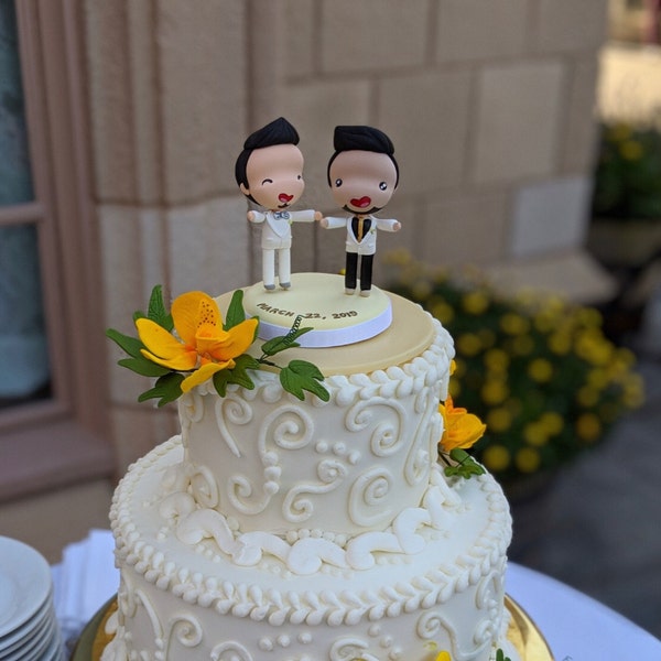 Custom Wedding Cake Topper Figurine Cake Topper Bride and Groom Cute ...