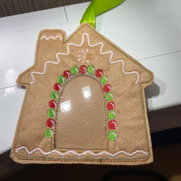 In the Hoop Gingerbread House Treat Pocket Picture Frame Ornament ...