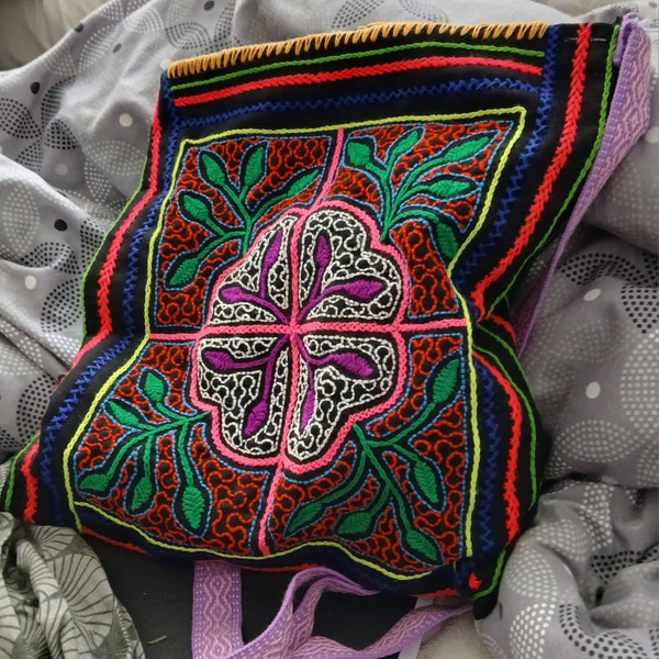 Snakes, Chakruna & Kené Pattern Shipibo Embroidery Altar Cloth Hand ...