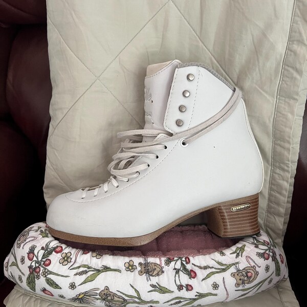 Pale Pink W/ Bows Super Puffy Ice Skate Skating Soakers Blade Covers ...