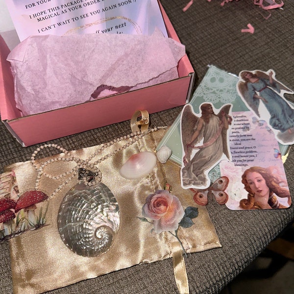 Aphrodite's Pearlamon Seashell Necklace . Pearlized Abalone Shell ...