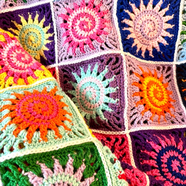 Spiral Sun/ Tangled Sun/ Sun and Moon Together Granny Square Pattern ...