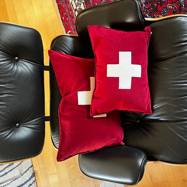 Ski Chalet Alpine Pillow About 12"x 16" With Grey Felt on Natural ...