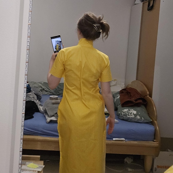 Digital Sewing Pattern of Short-sleeved, Floor-length, Flat-cut ...