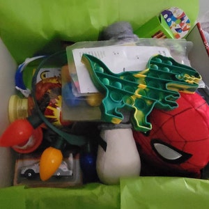 Kids Mystery Box St. Patrick's Day Gift Mystery Scoop, Toy Confetti ...