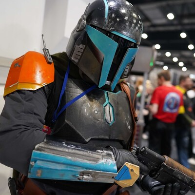 3d Printable Helmet Inspired by the Beebox Bounty Hunter Art - Etsy