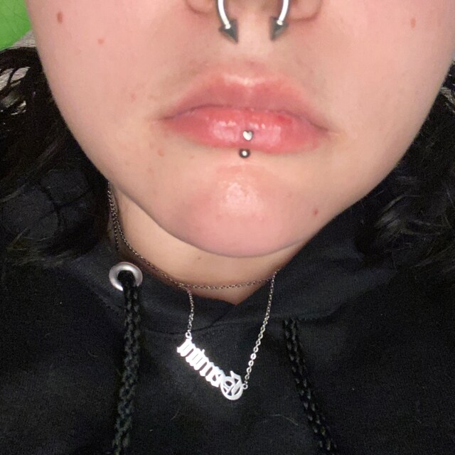 Vertical Labret Rejection