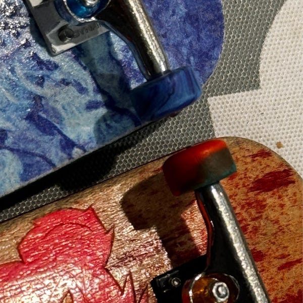 Mini Fingerboard Stand! for Vertical and Horizontal Display - 1 Stand ...