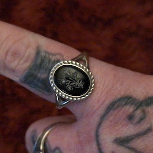 Personalized Birth Flower Ring: Black Agate & Mother of Pearl, Sterling ...