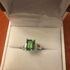 E40810P Classic Mt St Helens Helenite Emerald Cutting Studs | Etsy