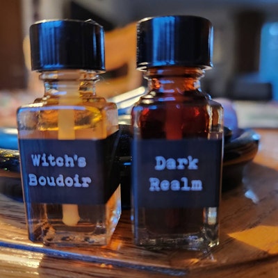 BLACK CAT'S PURR, Gothic Fragrance, Perfume Oil, Witchy Scents This ...