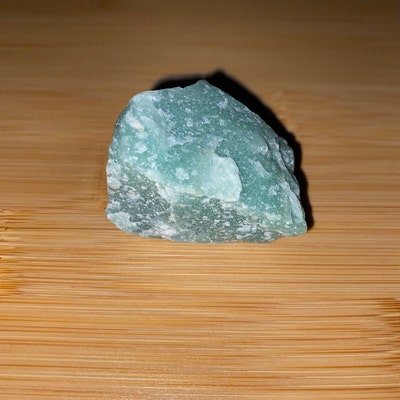 GREEN QUARTZ Raw Green Quartz Crystal Quartz Green Aventurine Rough ...