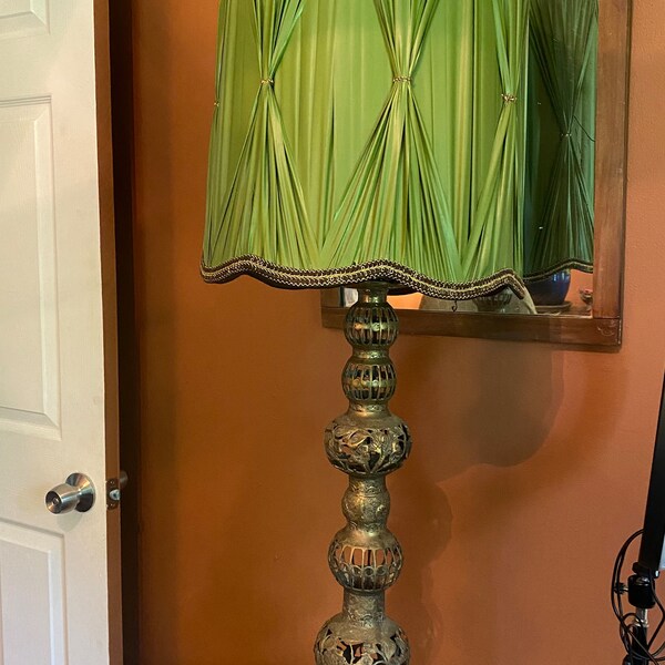 Halloween, Skull Skeleton Bulging Eyes Illuminated Blinking Eyes ...