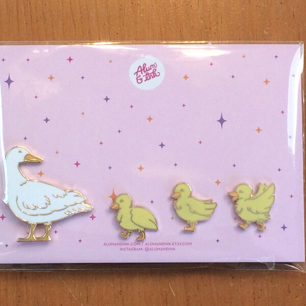 Mother Duck and Ducklings Enamel Pin Set - Etsy