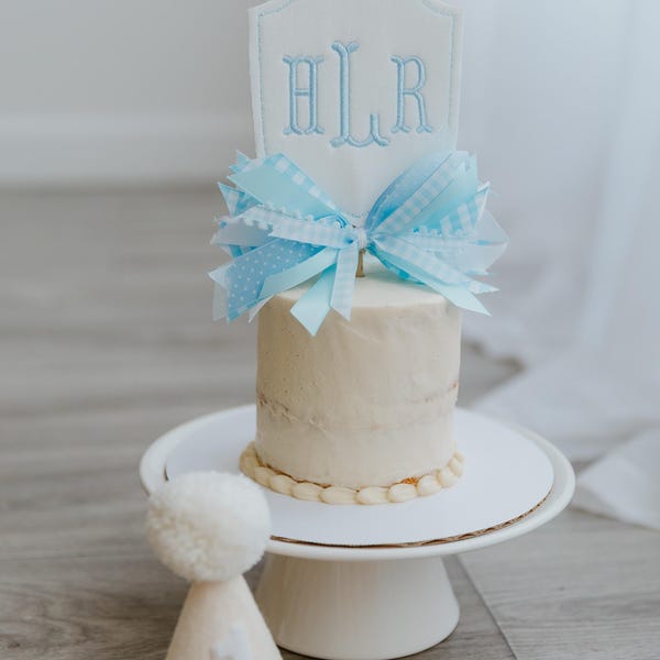 Monogrammed Crest Cake Topper - Etsy