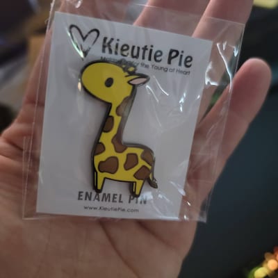 Giraffe Hard Enamel Pin Giraffe Pin, Giraffe Brooch, Giraffe Lapel Pin ...