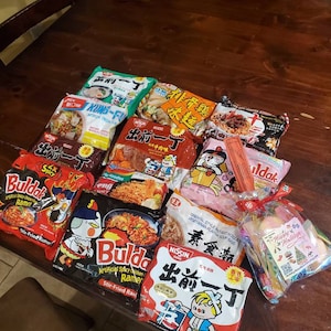 Asian Snack Box / 43 Pcs / Japan Korea Malaysia Taiwan Philippines ...