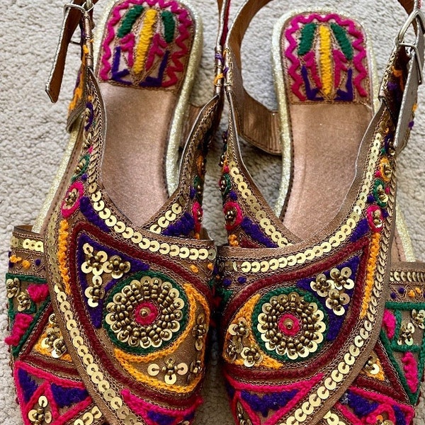 Hand Crafted & Hand Embroidered Zari Leather Sandals Peshawari Chappal ...