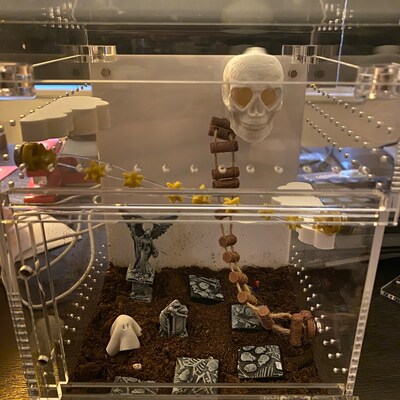 Graveyard 8 Mausoleum Tomb Moss Gravestone Skull Statue / - Etsy