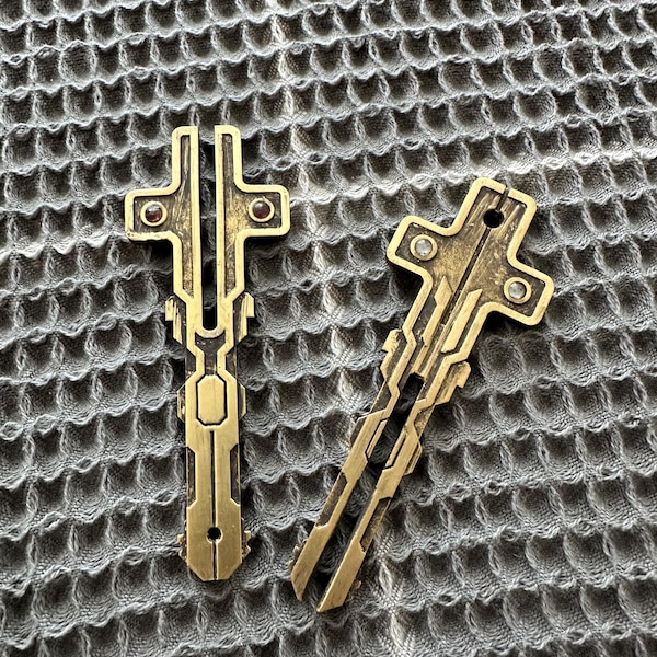 Tron Disc 2.0, Premium - LED Light up Tron Legacy Identity Disc ...