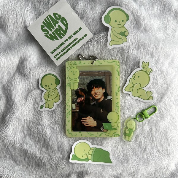 Silly Green Guy Photocard Holder Keychain - Etsy