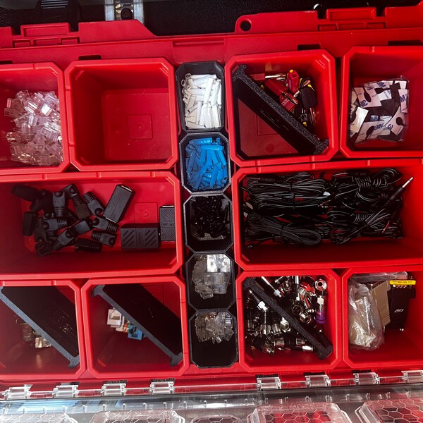 Milwaukee PACKOUT Small Parts Organizer Center Bin Set (3-bins) - Neat ...