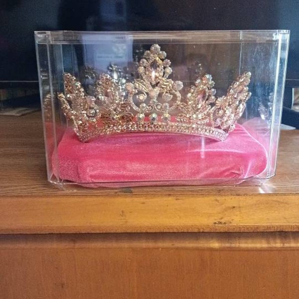 Crown or Tiara Carrying Case With Custom Velvet Cushion - Etsy