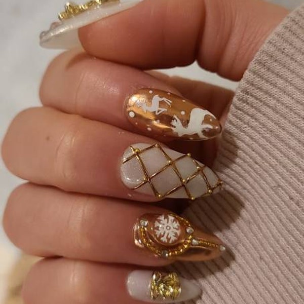Festive Reindeer & Laurel Wreath Press-on Nails: Medium Almond Shape ...