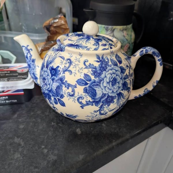 A 2 Cup China Teapot in Lily of the Valley Design for the Abbeydale ...