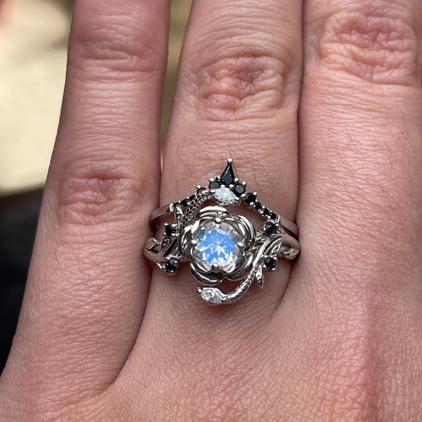 Gold Snake Engagement Ring Rose Flower Round Green Sapphire Wedding ...