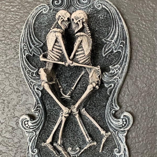 Amor Aeternus, Skeleton Lovers Wall Plaque, Resin Sculpture | Gothic ...