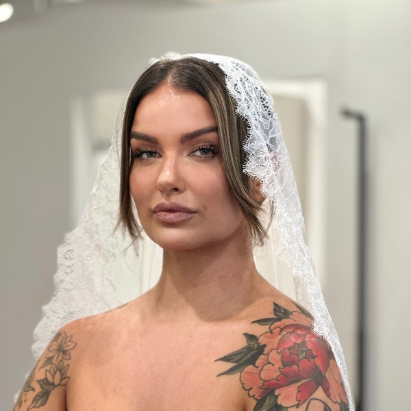 Wide French Chantilly Lace Mantilla Wedding Veil-cathedral Bridal Veil ...