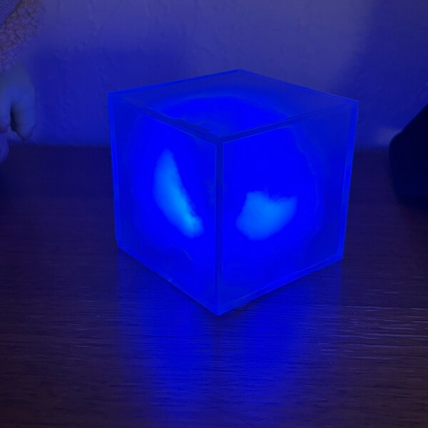 Light up Tesseract | Space Stone | Infinity Stone | Loki & Thanos - Etsy