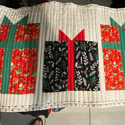 Christmas Present Table Runner PDF Pattern - Etsy