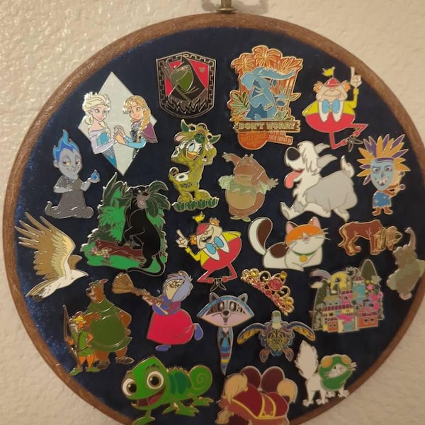 Velvet Circle Pin Board Badge Lapel Wall Mounted Display Board Enamel ...
