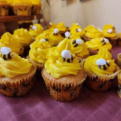 Sugar Bees / 12 Bumble Bee Sugar Pieces /sugar Bee Cupcake Toppers ...