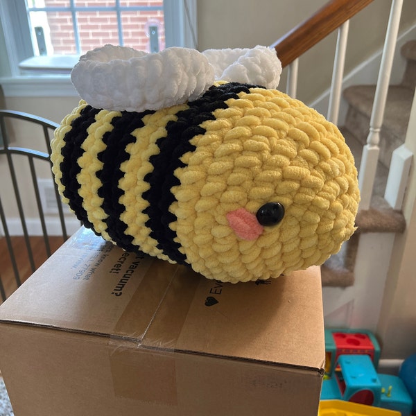 Bee Pillow, Mini Bee, & Smol Bee Crochet Pattern - Etsy