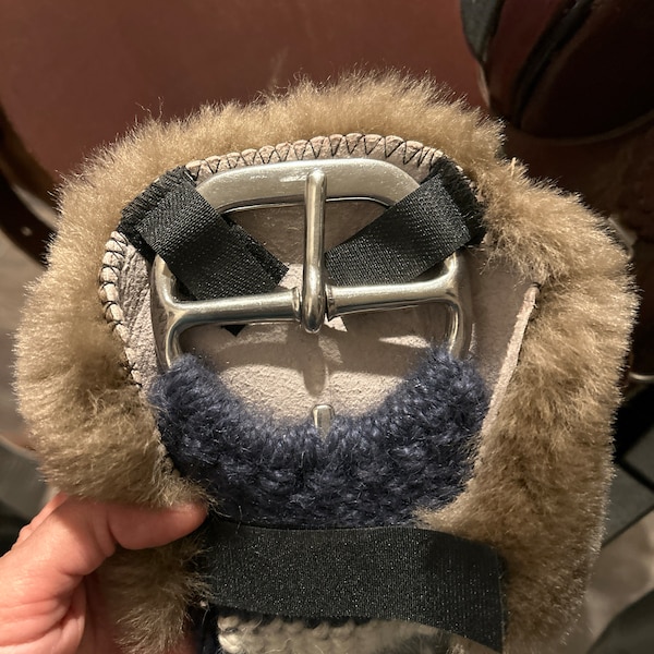 One PAIR Australian Merino Sheepskin CINCH Ring Buckle or Billet Pads ...