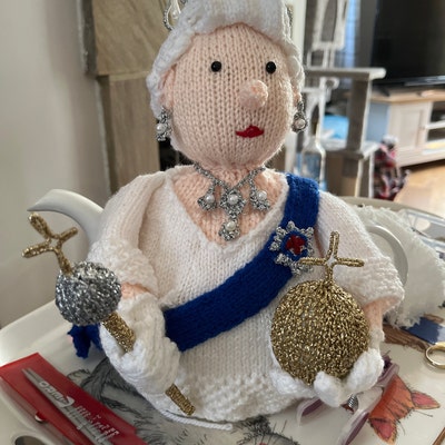 Queen Elizabeth II Tea Cosy Knitting Pattern - Etsy