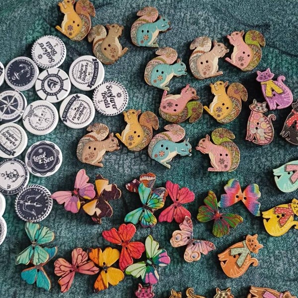 Wooden Cat Face Buttons in Mixed Colours. 30 Mm Feline Friend Buttons ...