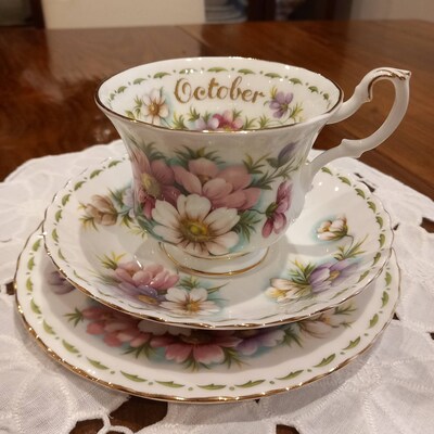 Royal Albert 'heirloom' Trio. Avon Shaped Cup Very Rare - Etsy