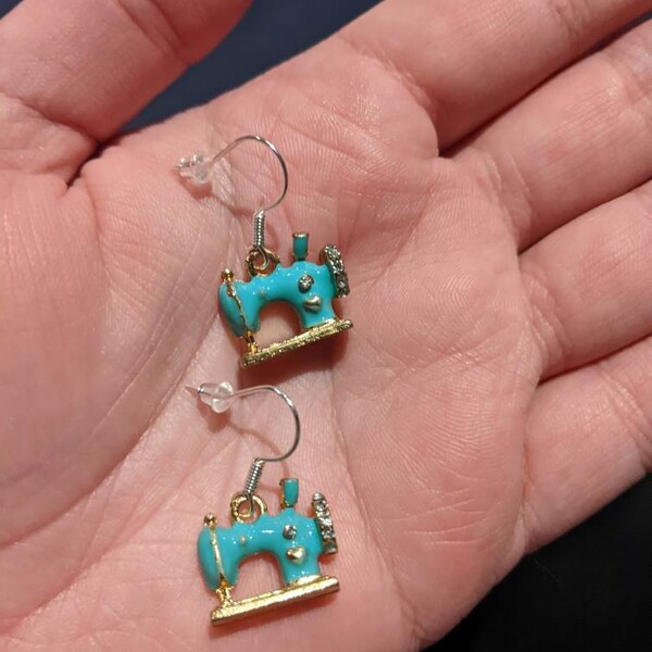 Light Bulb Dangle Earrings, Fun Funky, Dangle, Dangler Retro Earrings ...