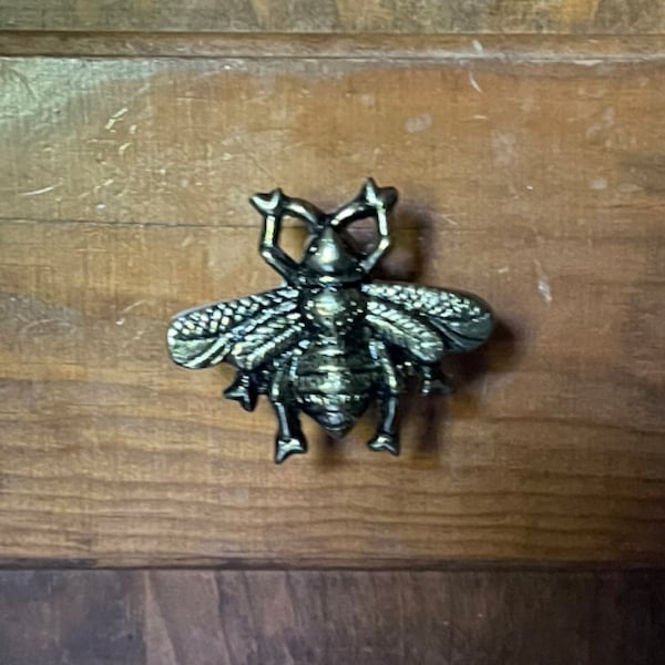 Rustic Antique Gold BEE Knob - Drawer Pull - Cabinet - Metal ~ Nature ...