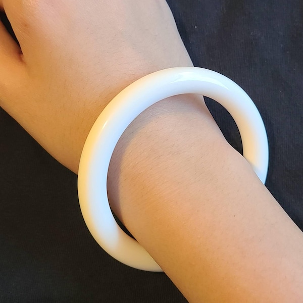MOD Black & White Resin Smooth Bangle Bracelet Vintage Chunky Bangle Statement Purely ...