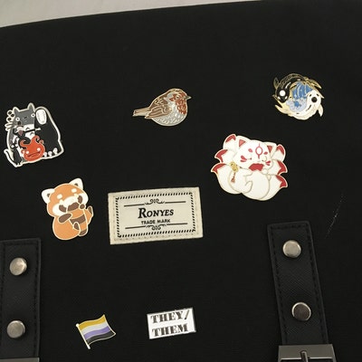 Seaside Enamel Pin. Gift Idea for Travellers Beach and Ocean - Etsy