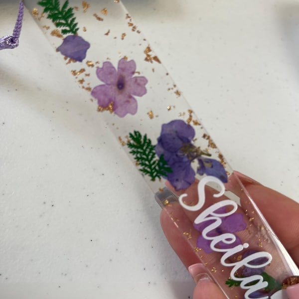 Personalized Pressed Flower Bookmark, Daisy Resin Bookmark, Book Lover ...