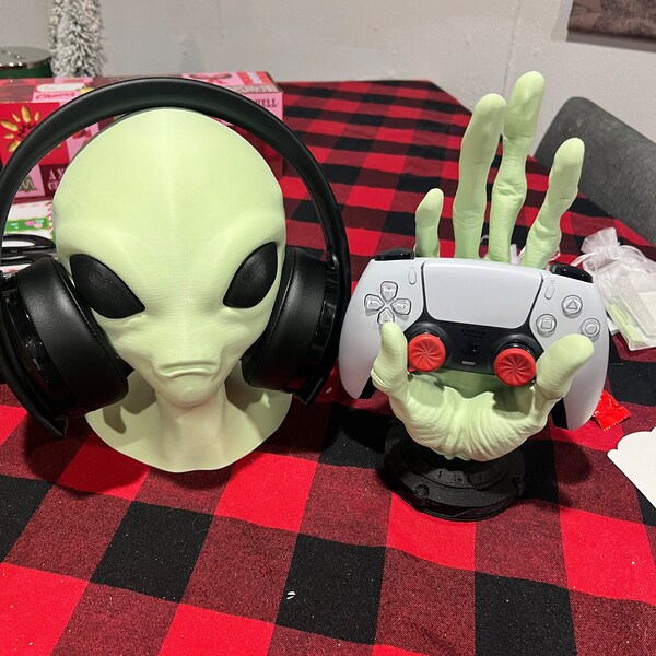 Alien Headphone Stand - Fantasy Headset Holder - Gaming Accessories ...