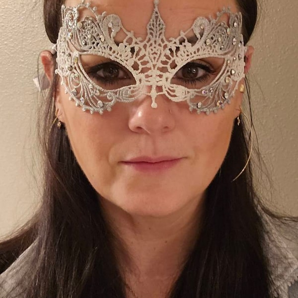 Mardi Gras Carnival Masquerade Mask With Feathers, Women's Mardi Gras ...